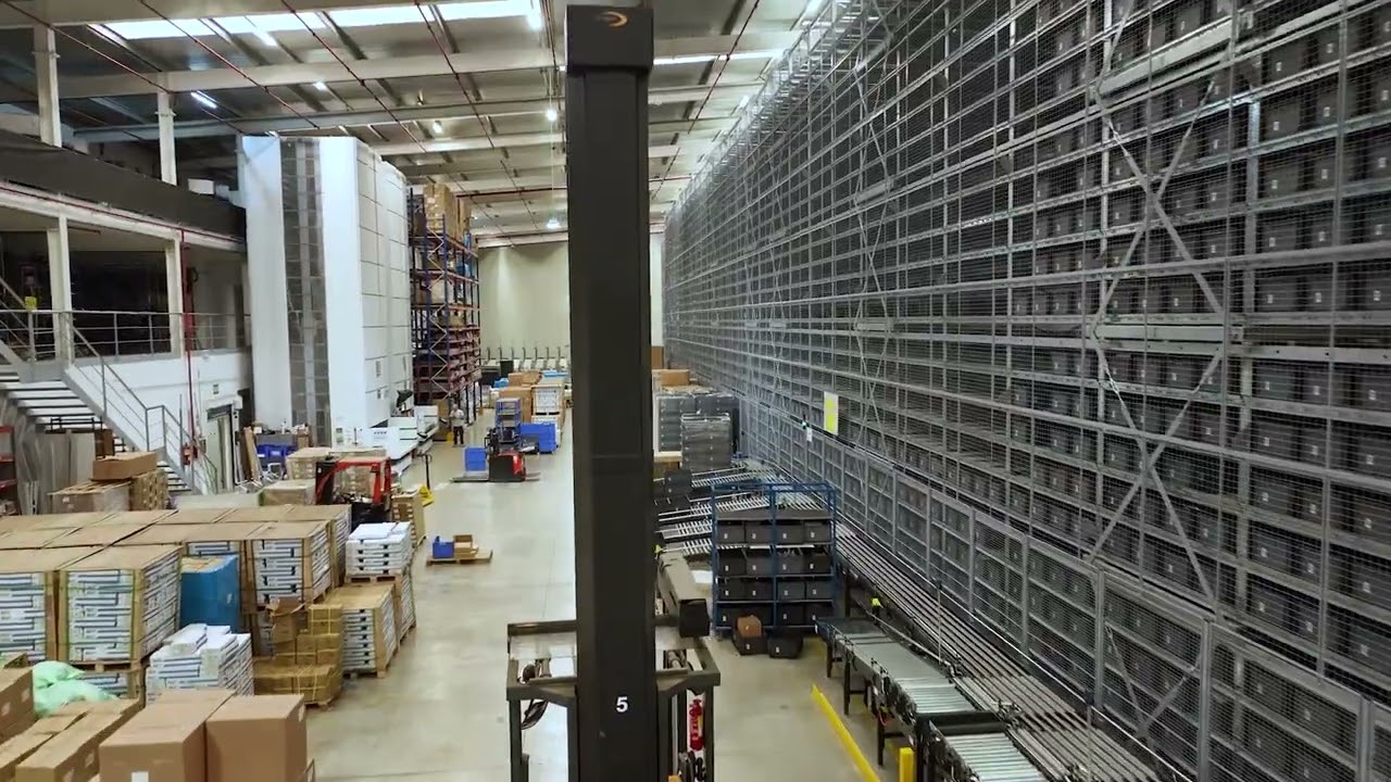 Verdú presenta un nuevo almacén inteligente